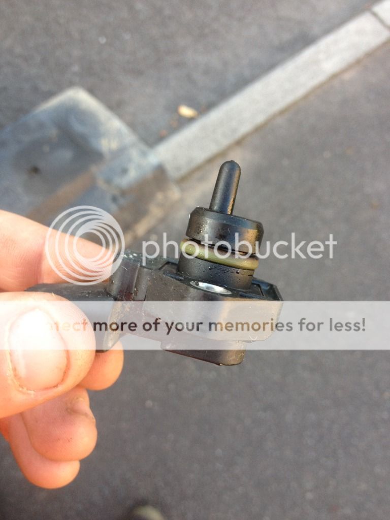 Removing and cleaning a TD5 MAP sensor | LandyZone - Land Rover Forum